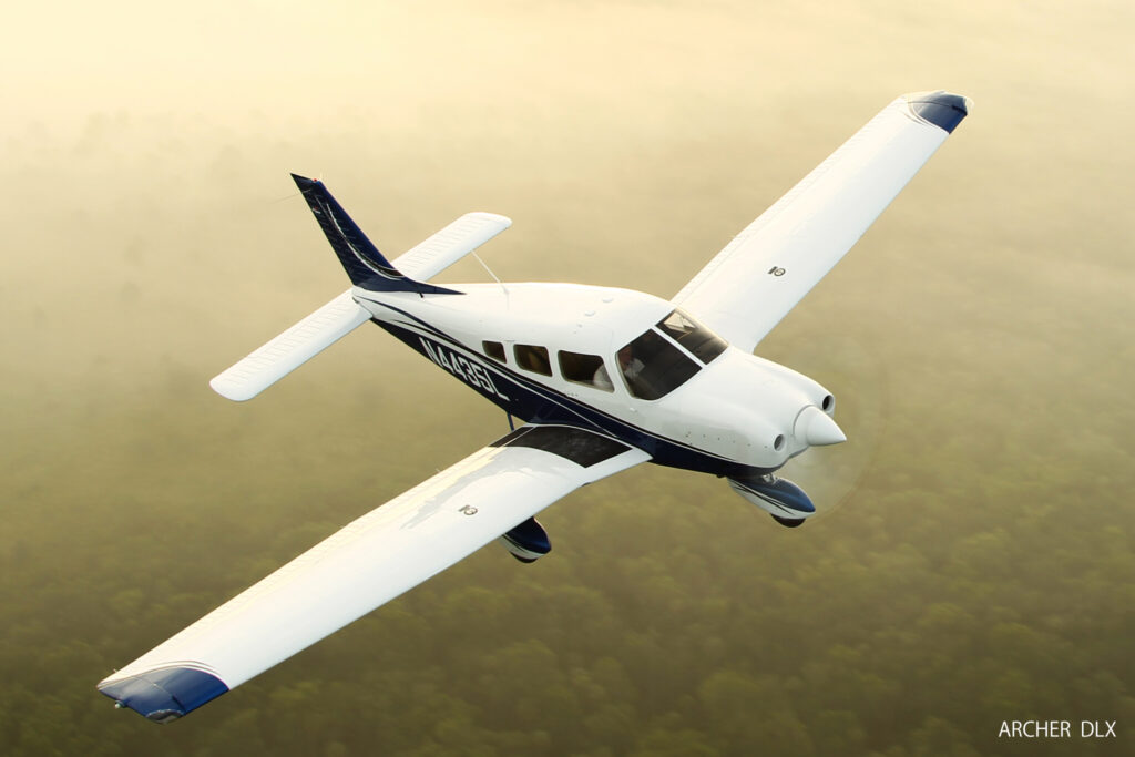 パイパー アーチャー DX/DLX（ Piper Archer DX/DLX ）のご紹介 - エアロファシリティー株式会社
